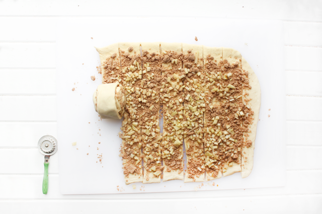 Cinnamon-Spiced Pear Roll with Warm Pear Infused Caramel » 27th and Olive