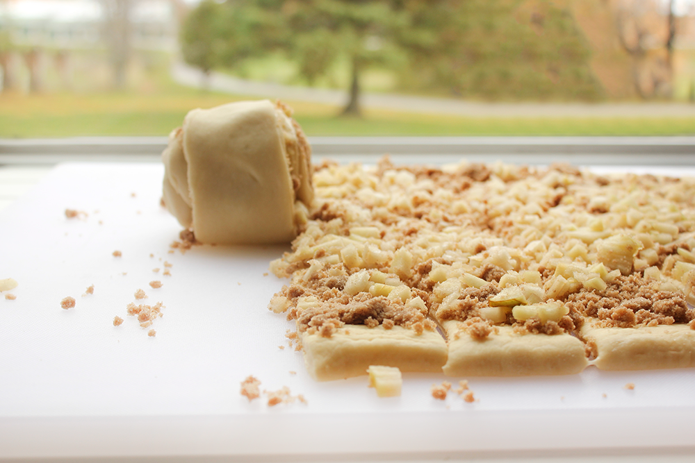 Cinnamon-Spiced Pear Roll with Warm Pear Infused Caramel » 27th and Olive