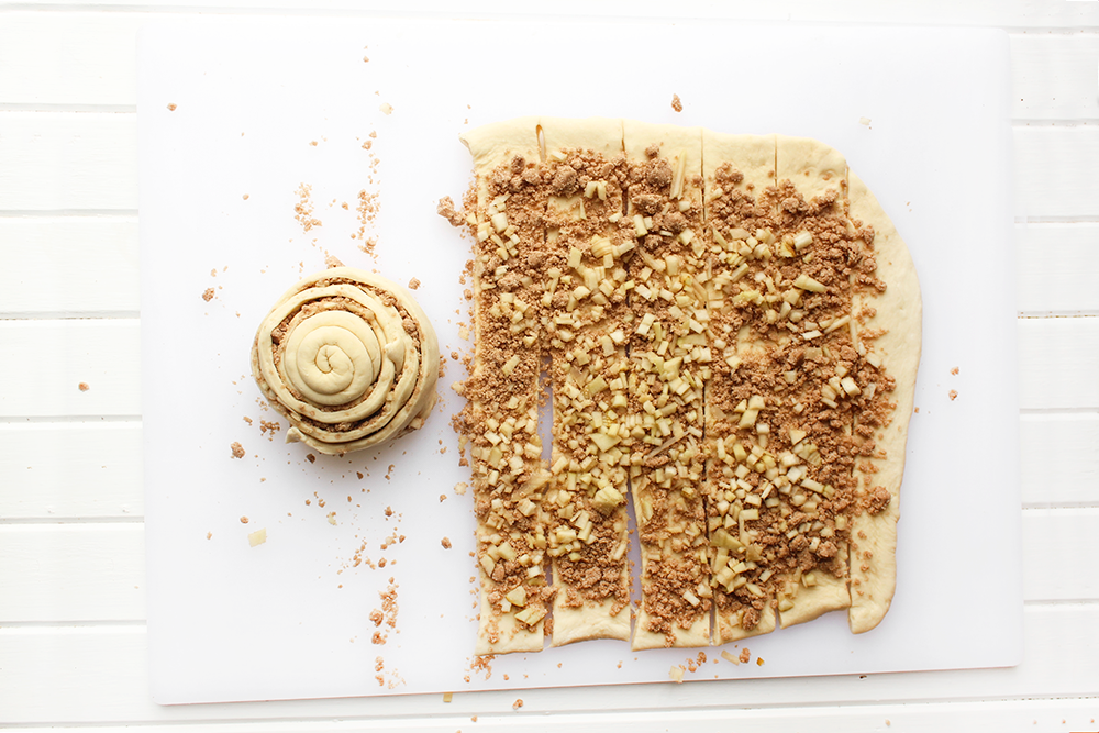 Cinnamon-Spiced Pear Roll with Warm Pear Infused Caramel » 27th and Olive
