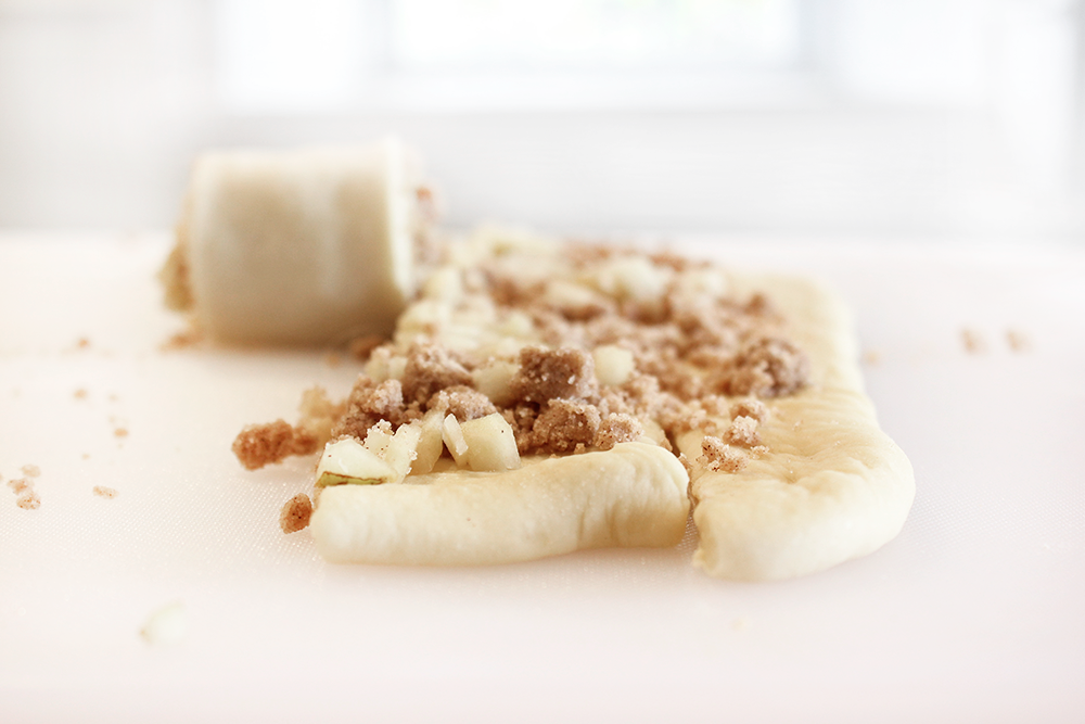 Cinnamon-Spiced Pear Roll with Warm Pear Infused Caramel » 27th and Olive